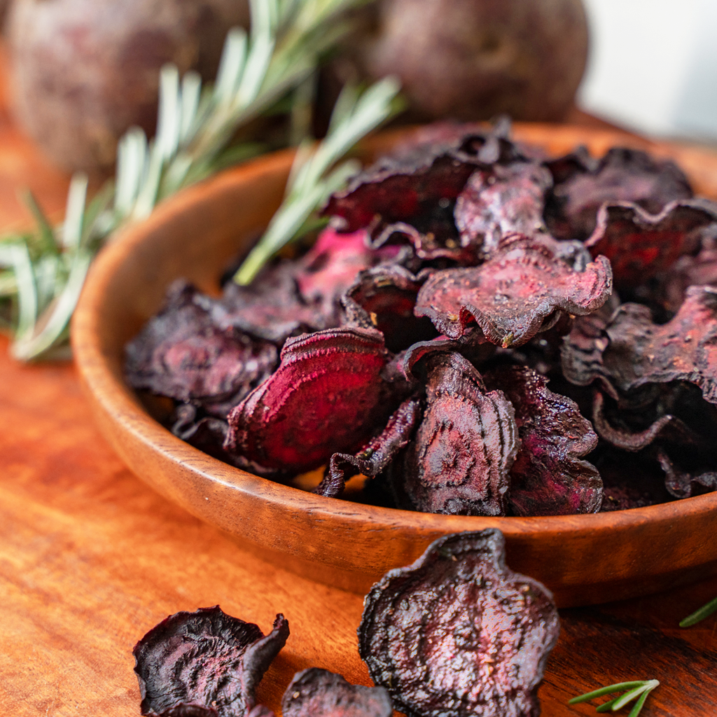 Dehydrated beetroot chips with rosemary salt - Luvele AU