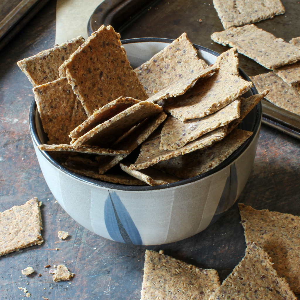 Simple almond pulp crackers with caraway - Luvele AU